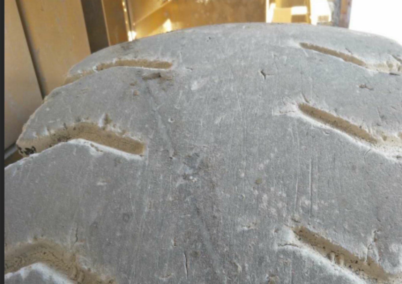 Kunlun 23.5-25-40PR KT619 Loader Tires in Magnesium Mine